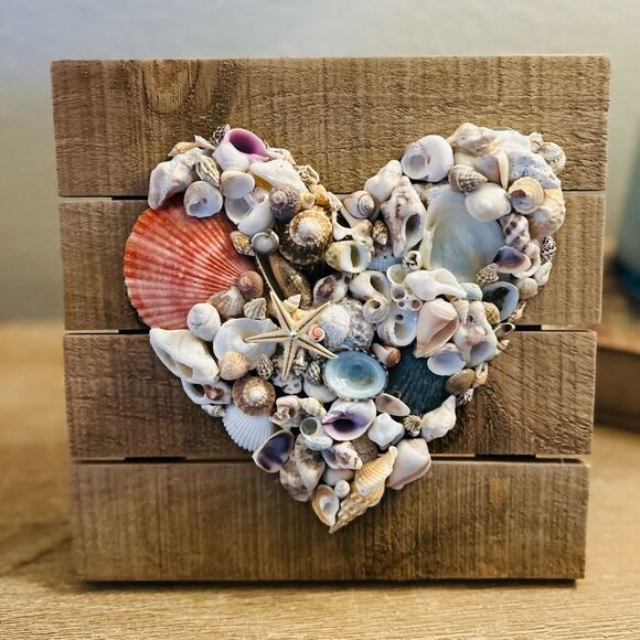 Wall Decor | Seashelltreasure Heart On Rustic 8x8 Plank Easel Frame ...